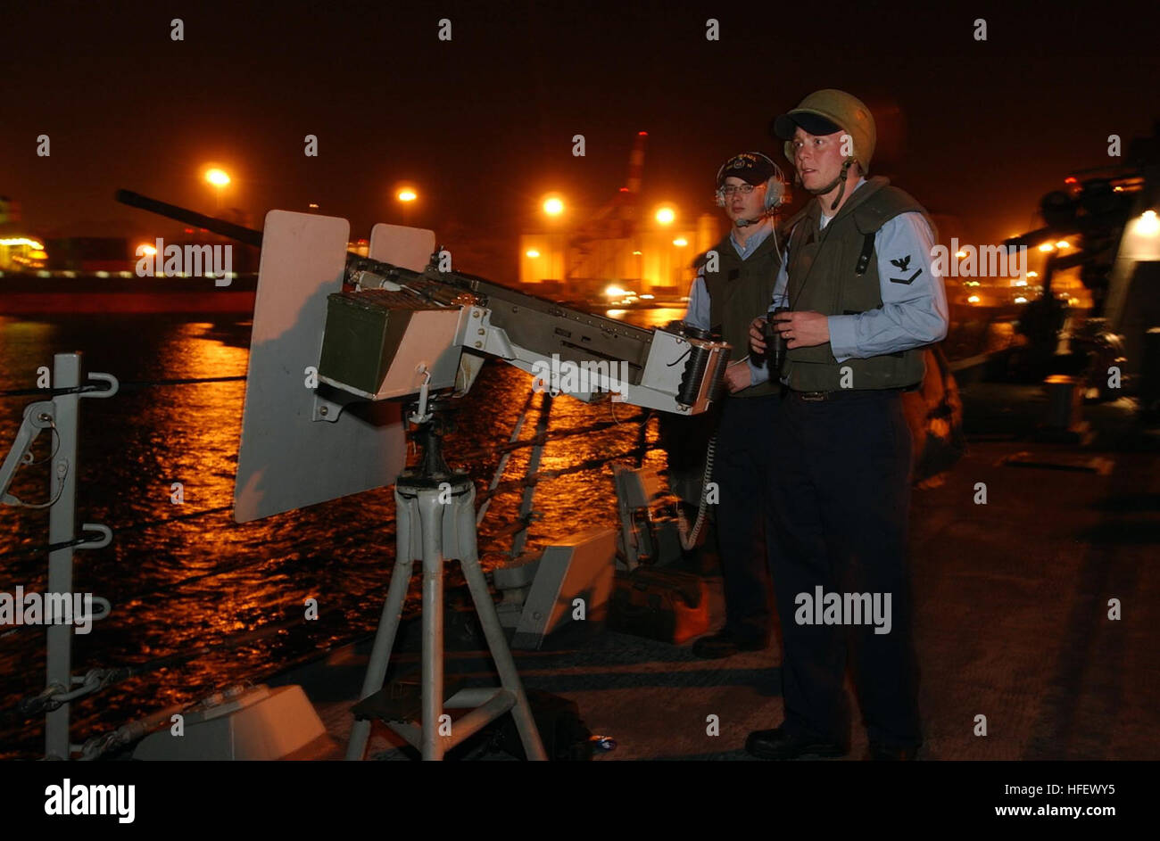 040322-N-9885M-006 Gulf of Oman (Mar. 23, 2004) - Sonar Technician 3rd ...