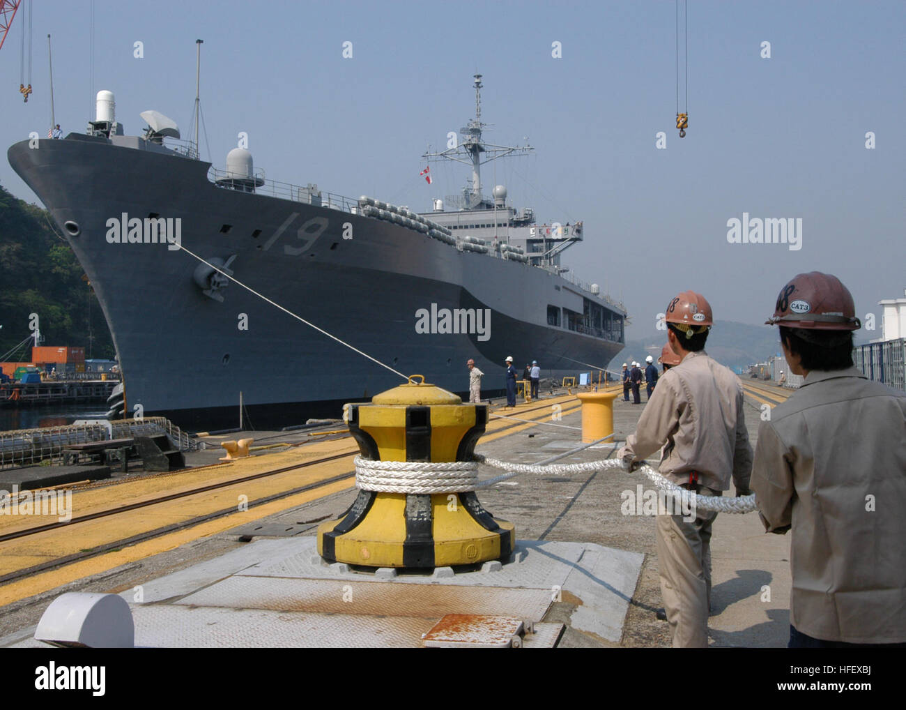 Japan workers bow hi-res stock photography and images - Alamy