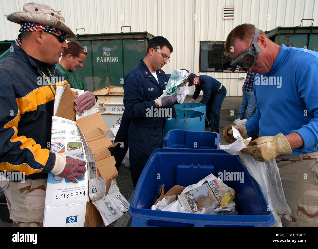 040416-N-8921O-002 Oak Harbor, Wash. (Apr. 16, 2004) - Sailors assigned ...