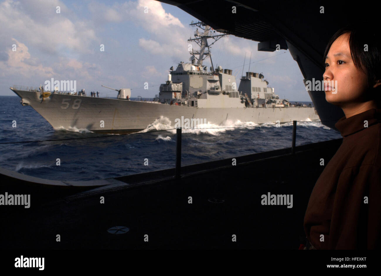 040421-N-9851B-006 Atlantic Ocean (Apr. 21, 2004) - Airman Yue Cheng ...