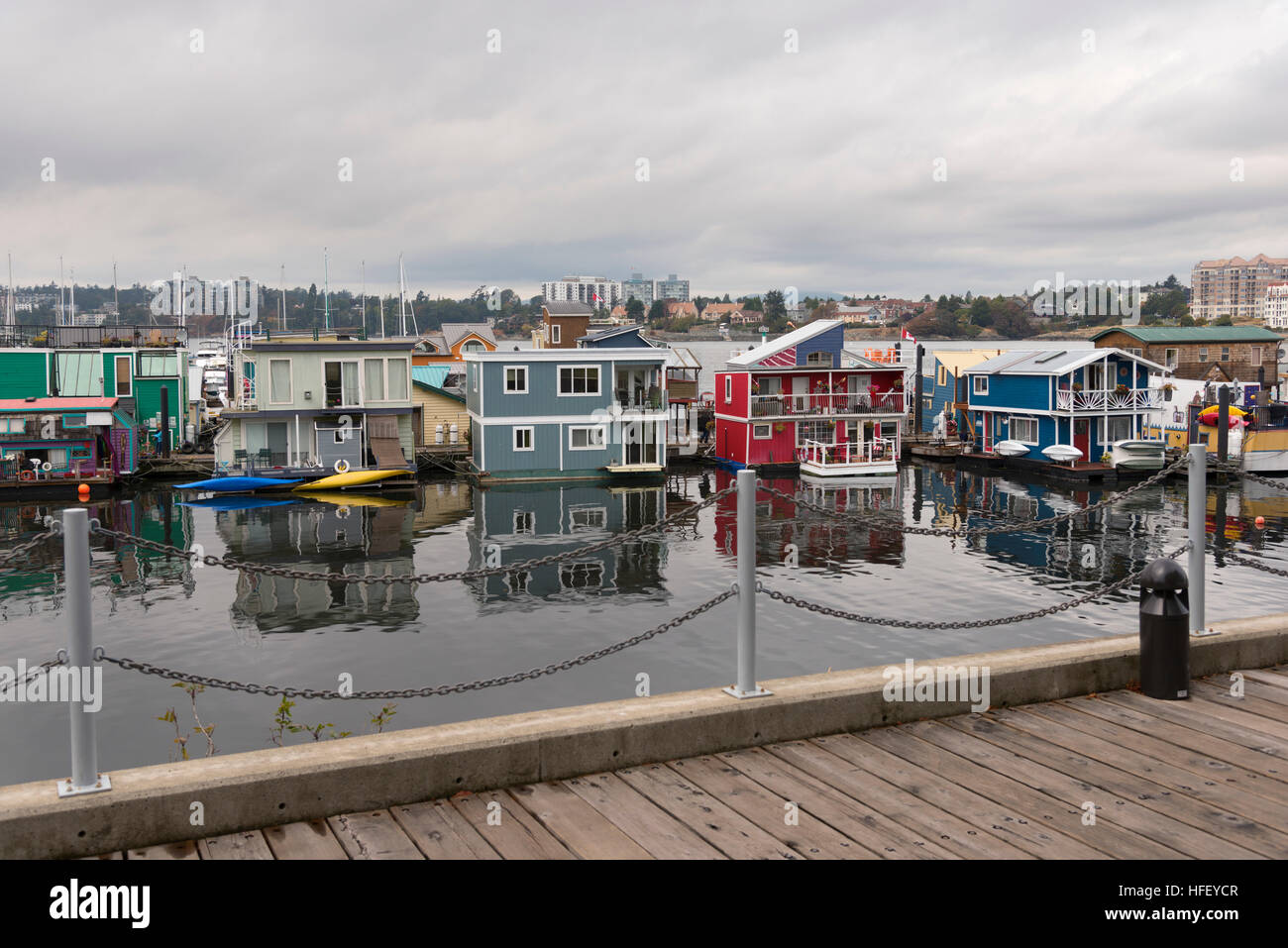 Floating houses fishermans wharf hi-res stock photography and images ...