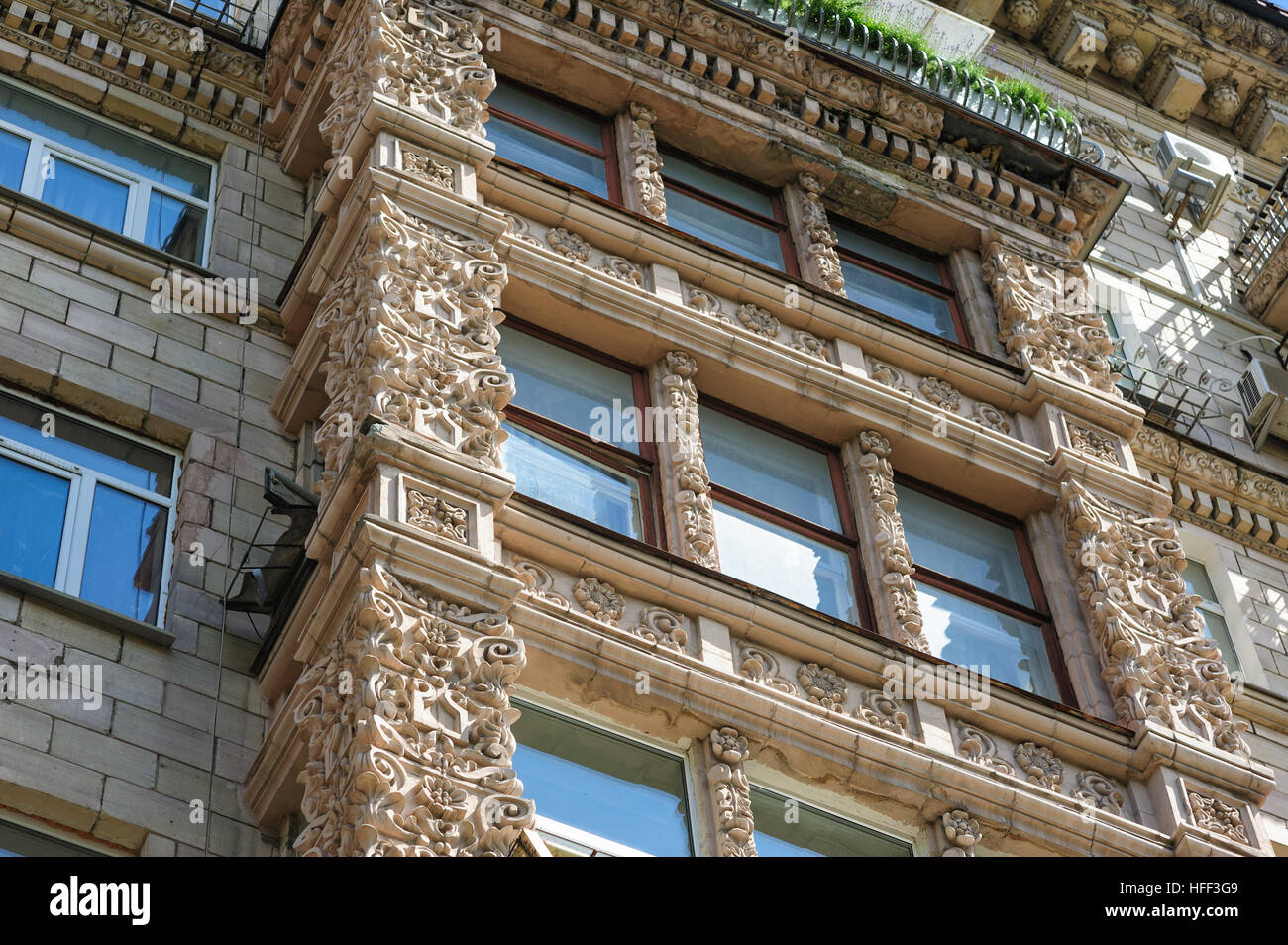 Multi story home hi-res stock photography and images - Alamy