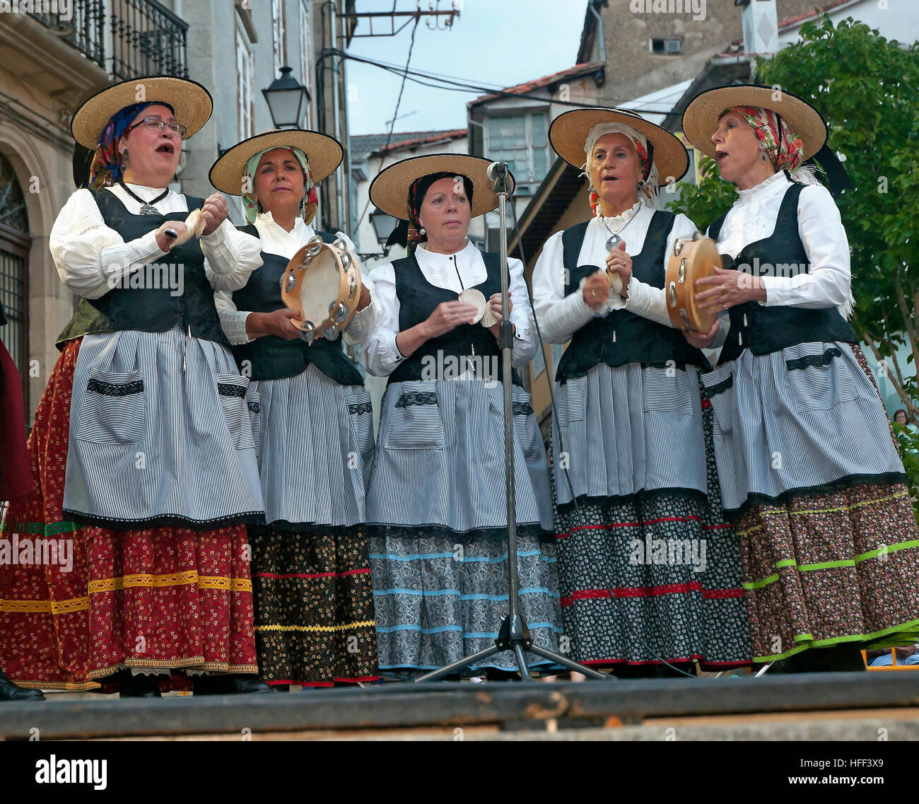 Pandereteiras hi-res stock photography and images - Alamy