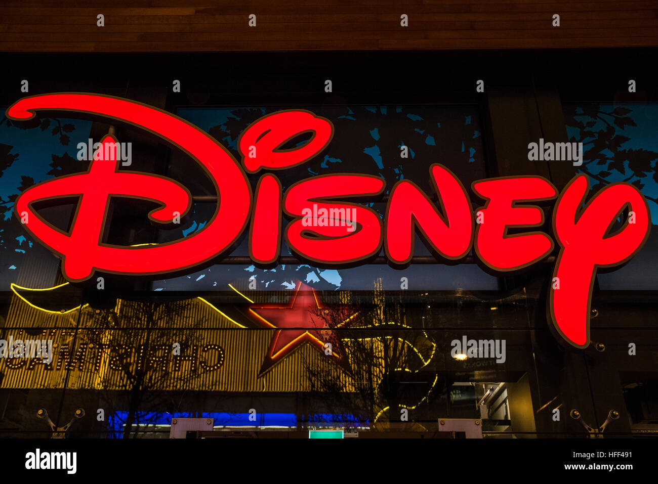 The disney store on oxford street hi-res stock photography and images ...