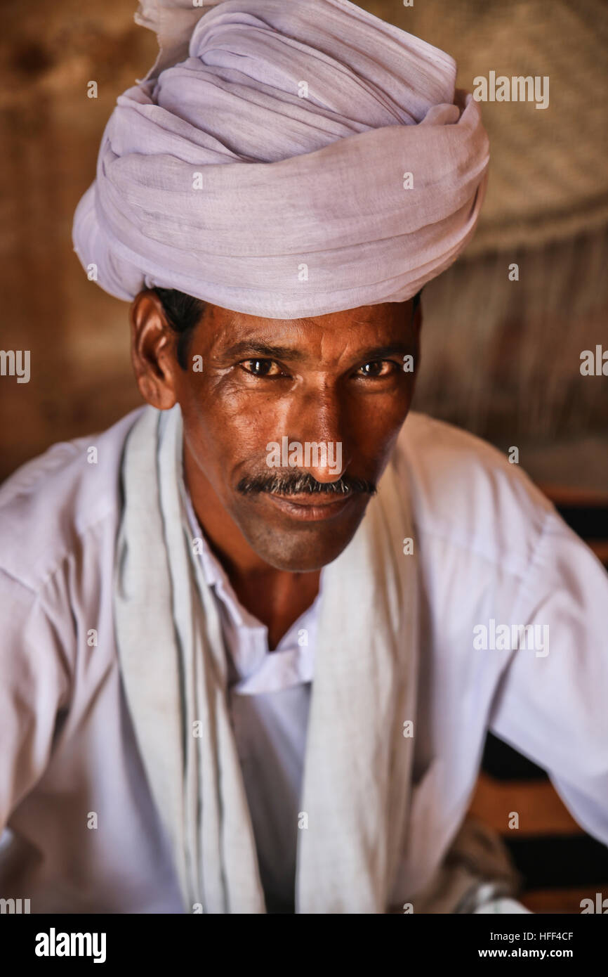 Bishnoi man preparing a decoction of opium - 22/04/2016 - India ...
