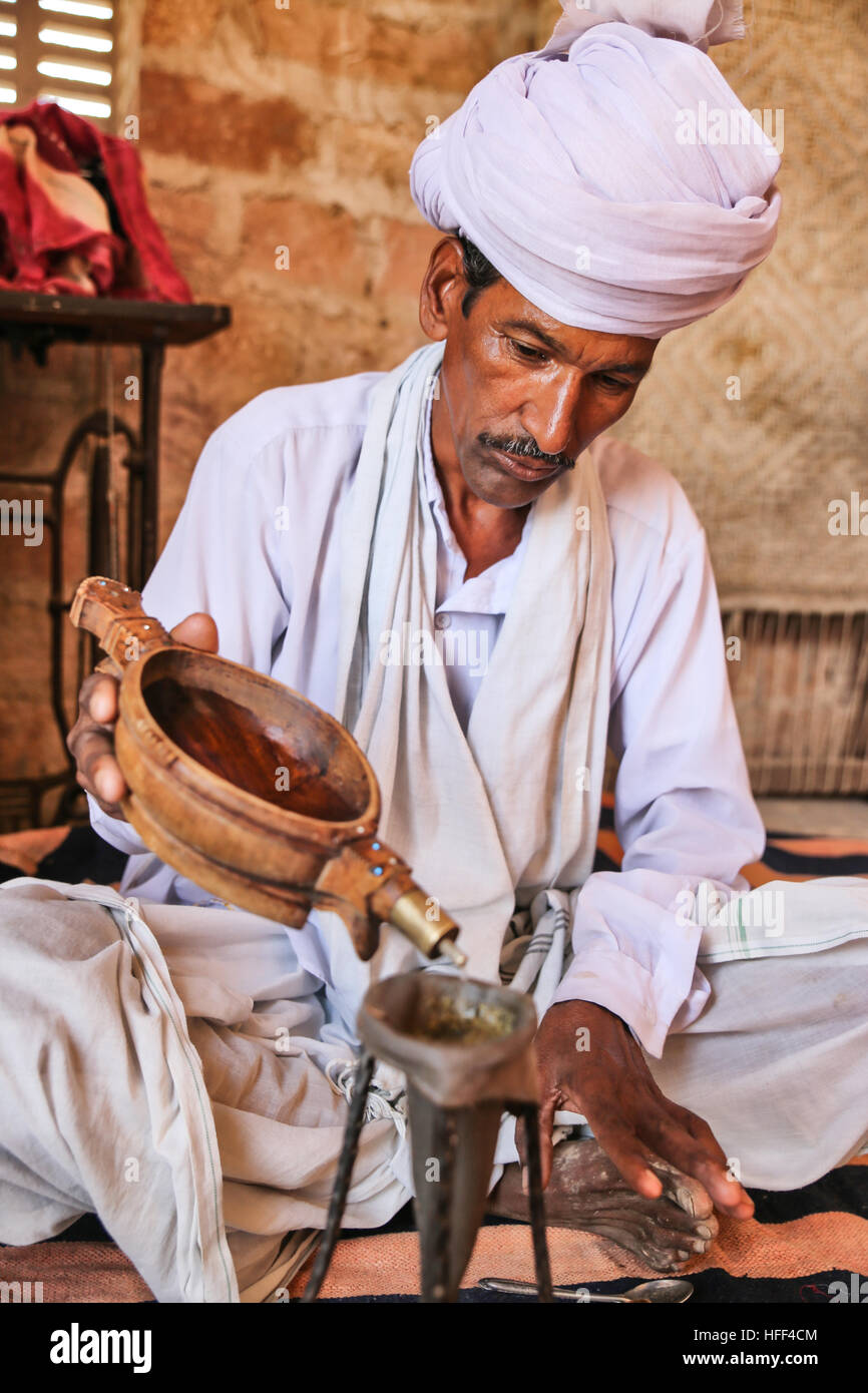 Bishnoi man preparing a decoction of opium - 22/04/2016 - India ...