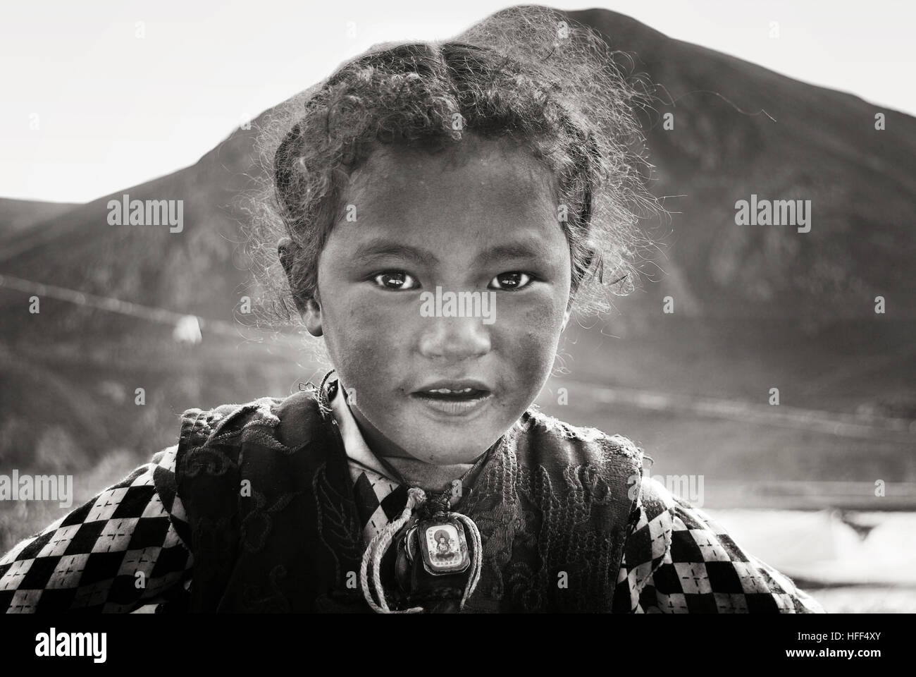 Faces beyond frontiers, Tibet - 26/07/2009 - Tibet - Nomadic girl in ...