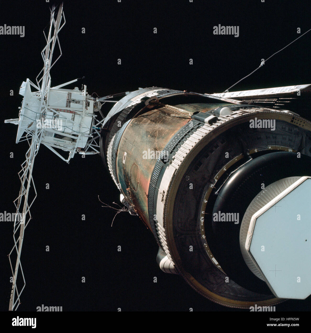 The Skylab 2 Command Module captures an image of the Skylab space ...