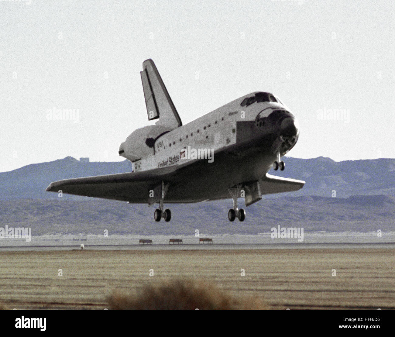 STS-66 Atlantis Landing Approach at Edwards 001940 Stock Photo - Alamy