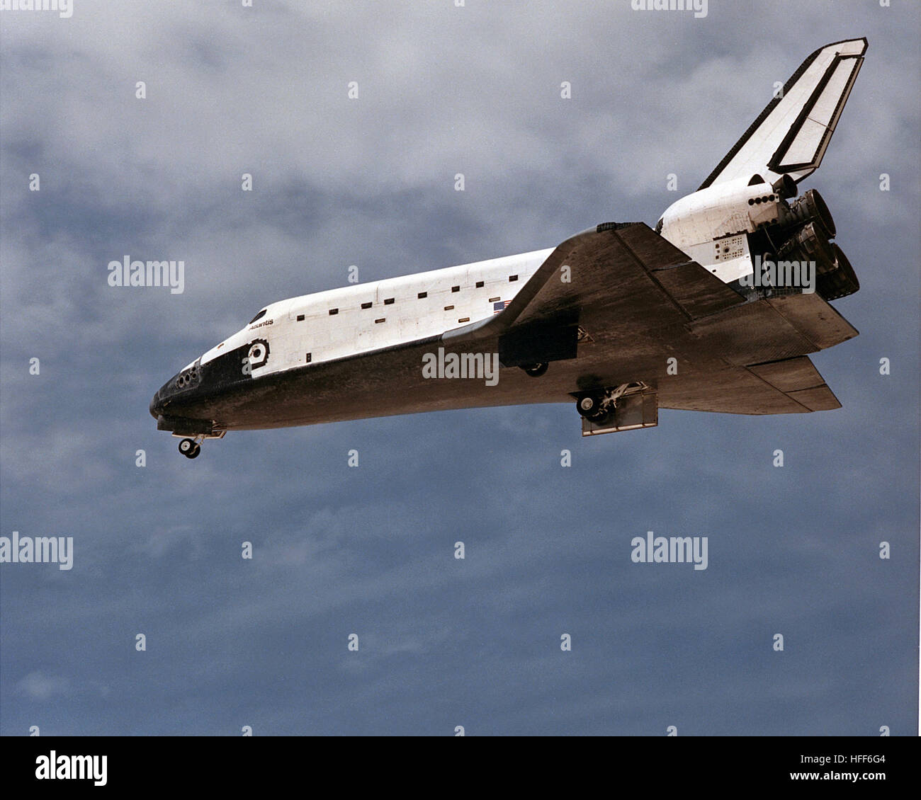 Space Shuttle Atlantis touches down after completing the STS-30 mission ...