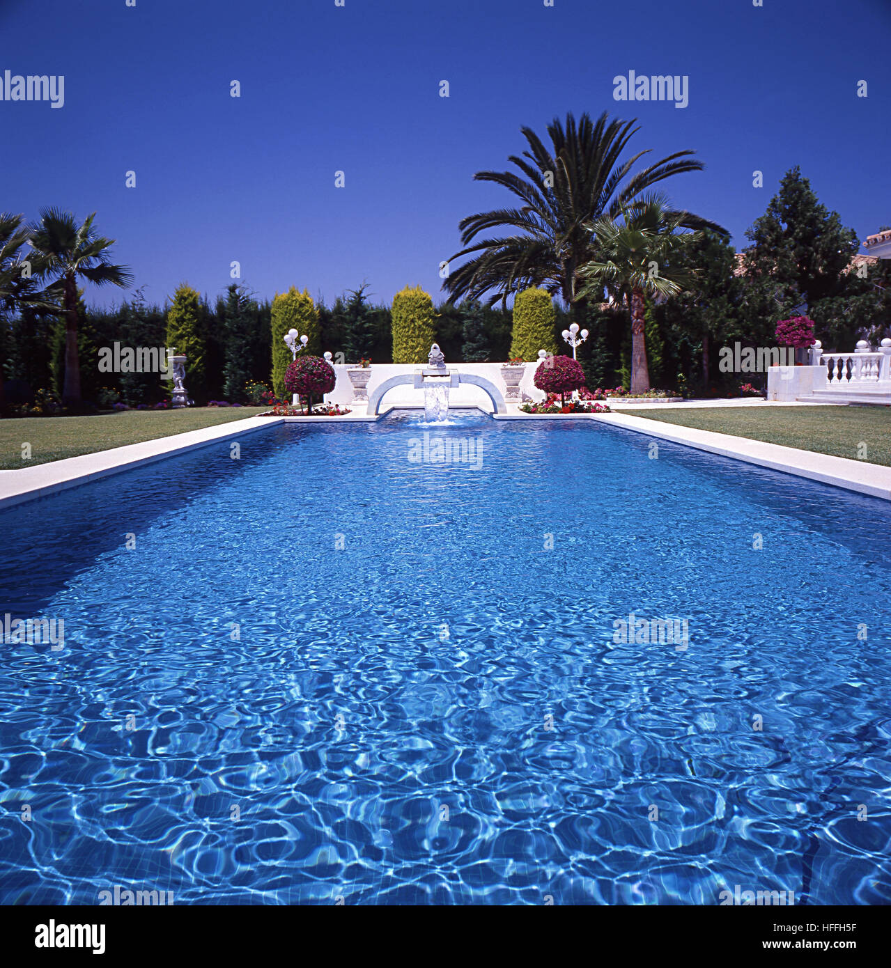 Spanish villa swimming pool Stock Photo - Alamy