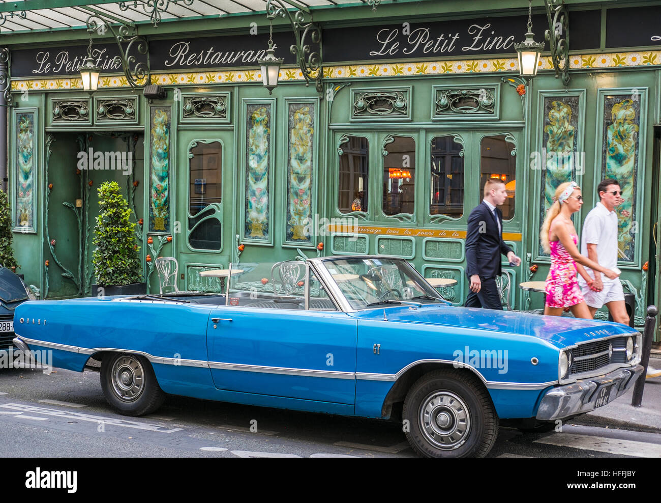 Vintage car scene hi-res stock photography and images - Alamy