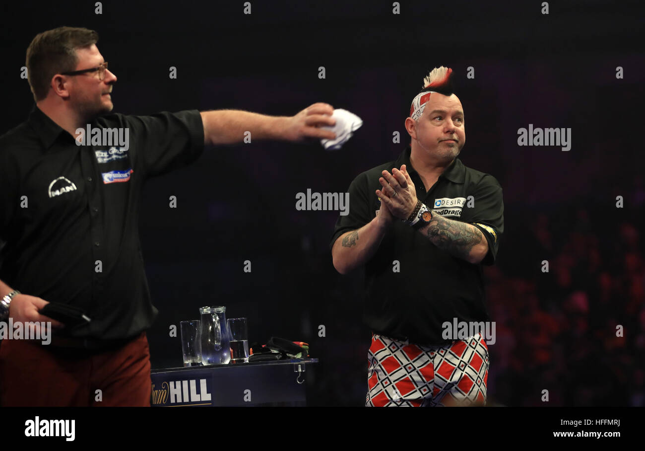 Peter wright celebrates defeating james wade hi-res stock photography ...