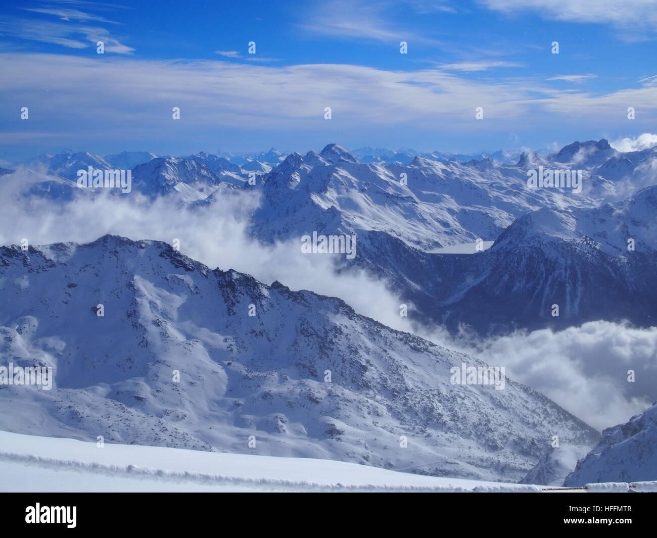 Crisp mountain tops hi-res stock photography and images - Alamy
