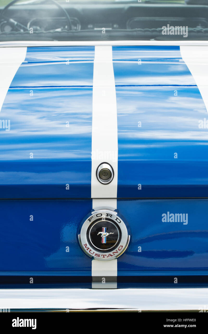 Blue vintage ford mustang hi-res stock photography and images - Alamy