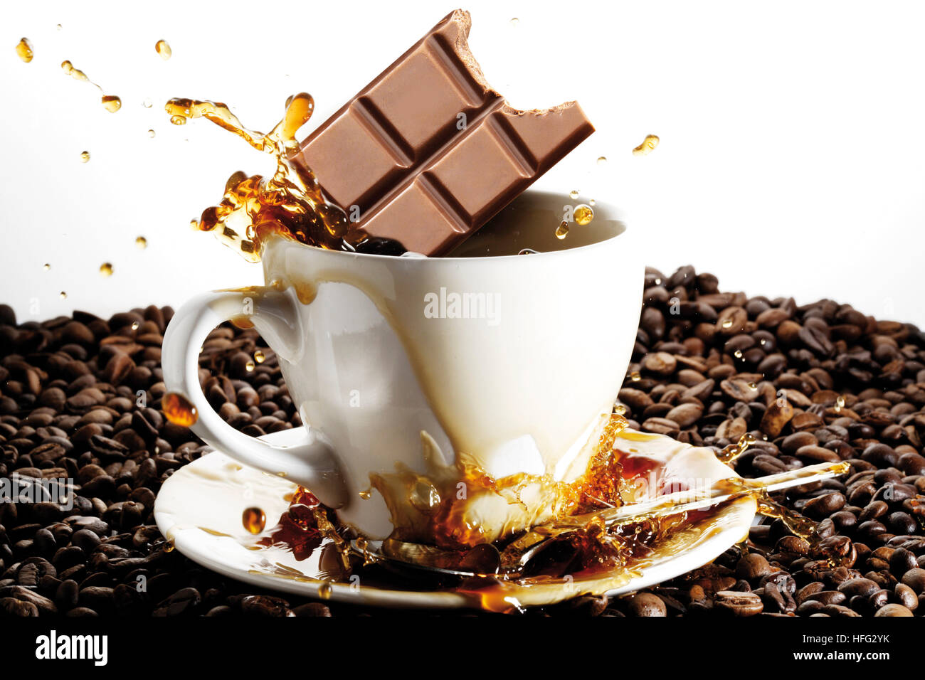 Drops falling in cup coffee hi-res stock photography and images - Alamy