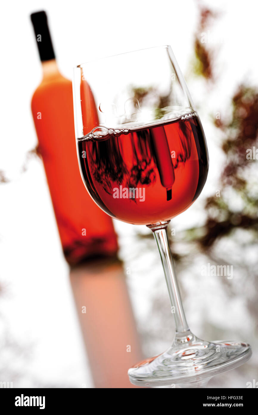 Bottle and glass of rosé wine Stock Photo - Alamy