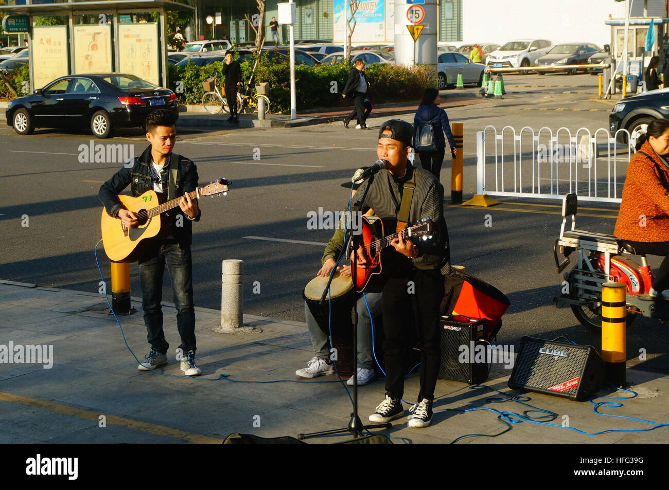 Street young people singing Stock Photo - Alamy