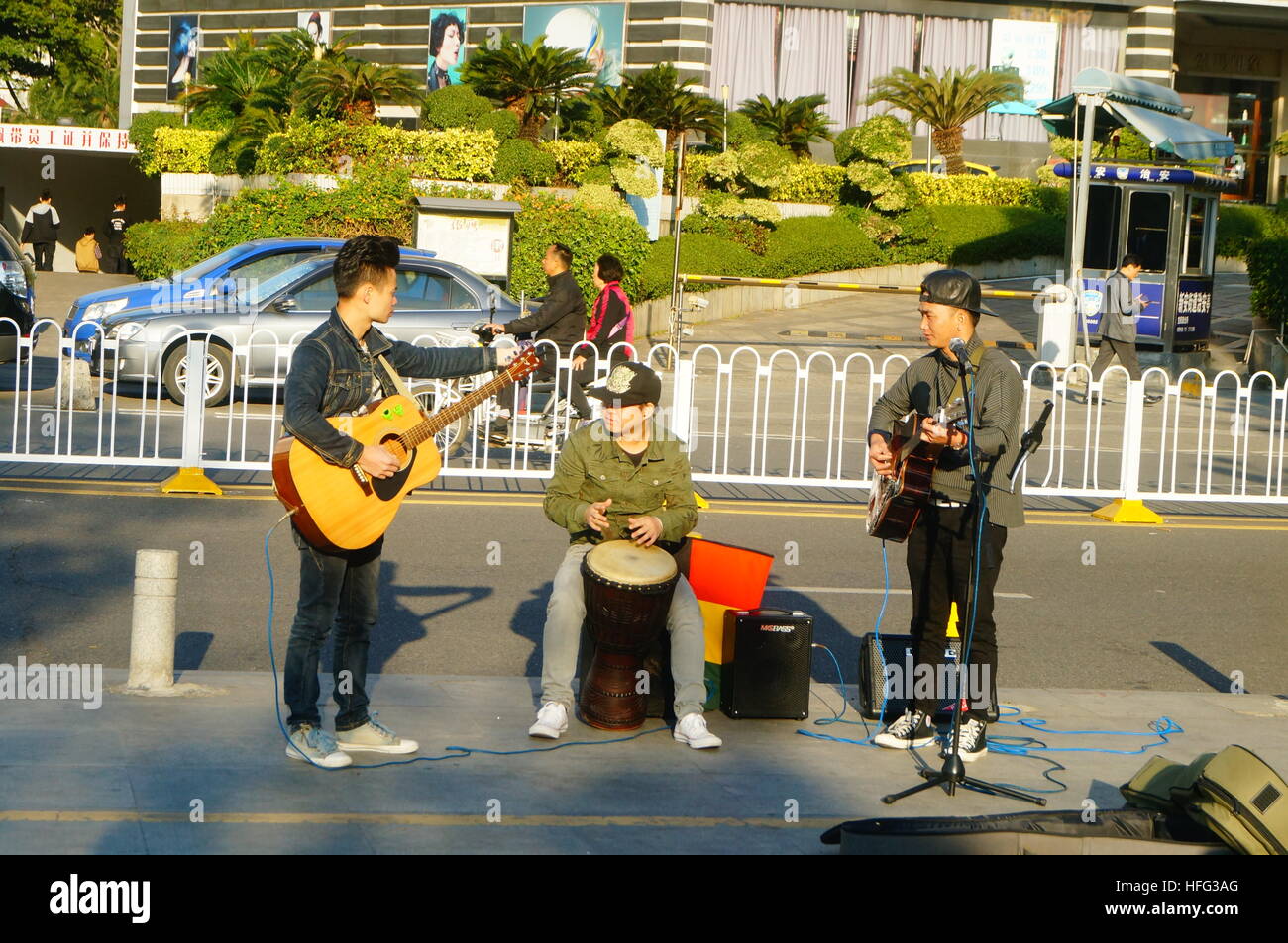 Chinese singing hi-res stock photography and images - Alamy