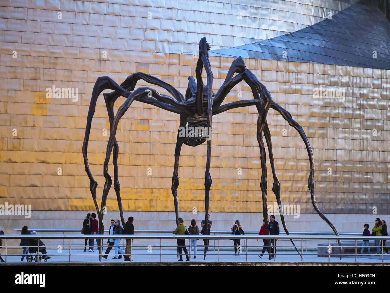 Maman spider sculpture artist louise hi-res stock photography and ...