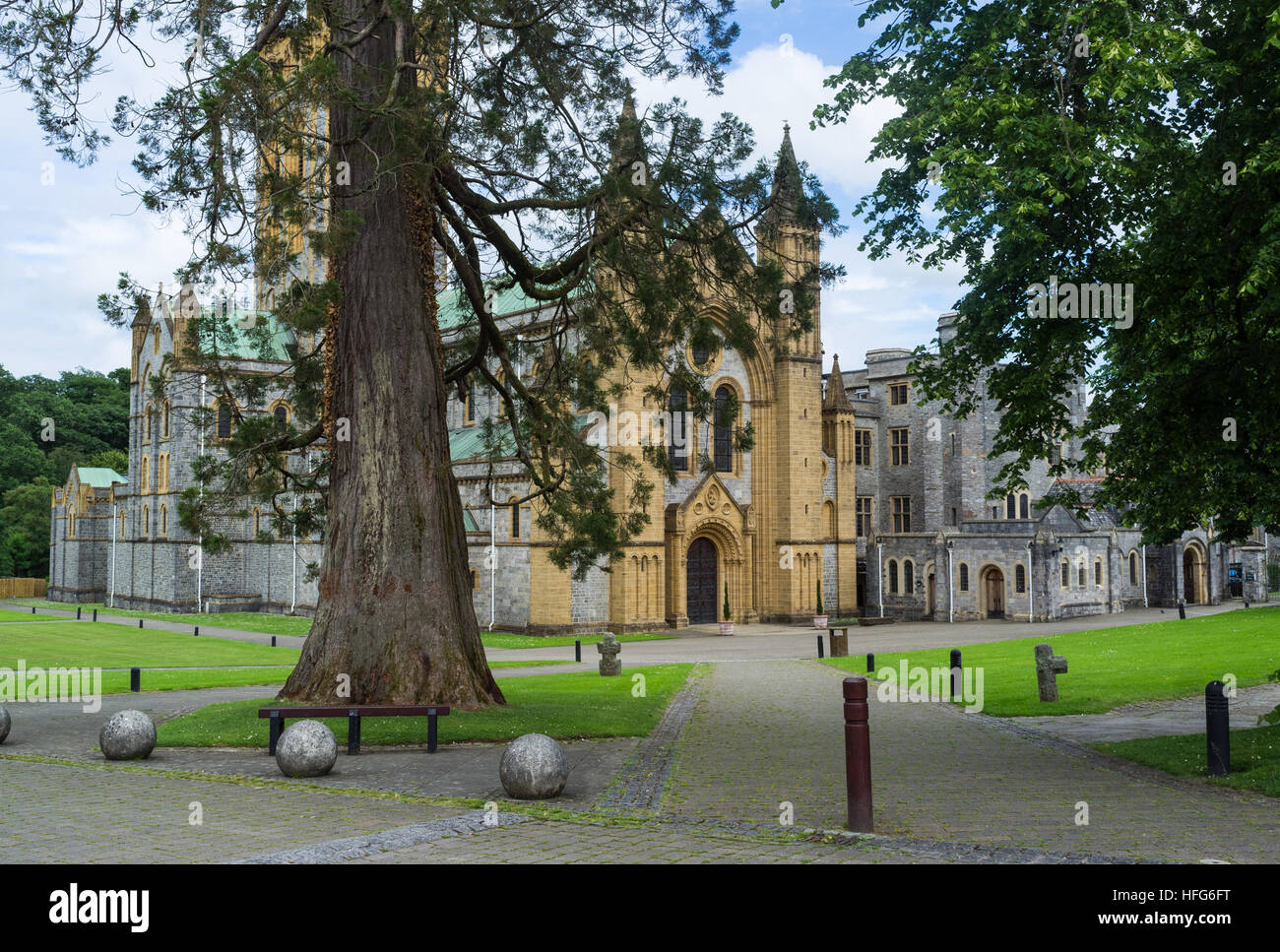 An interior view of Buckfast Abbey leading up to the altar Stock Photo ...