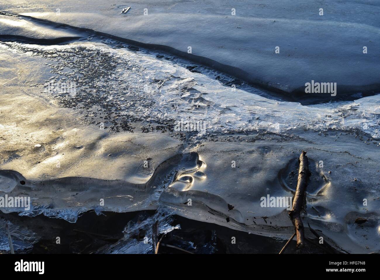 Thick sea ice hi-res stock photography and images - Alamy