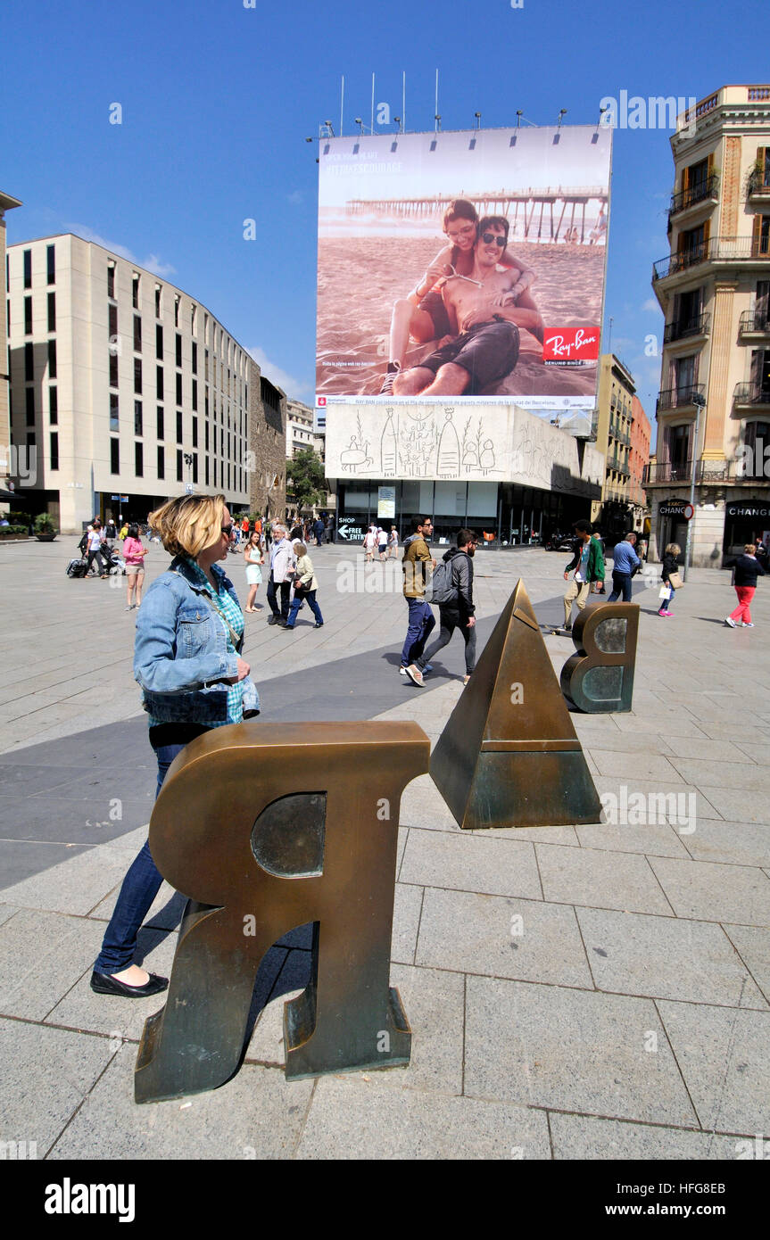 Plaça Nova, Nova square, Picasso´s graffiti on the Col.legi d ...