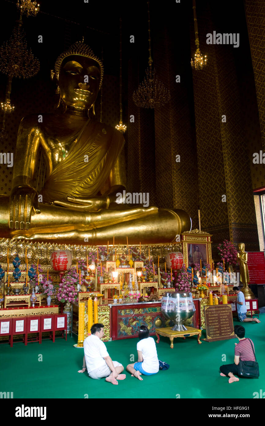 Wat Kalayanamit Woramahawihan (Wat Kalaya) was built in 1825, Bangkok ...