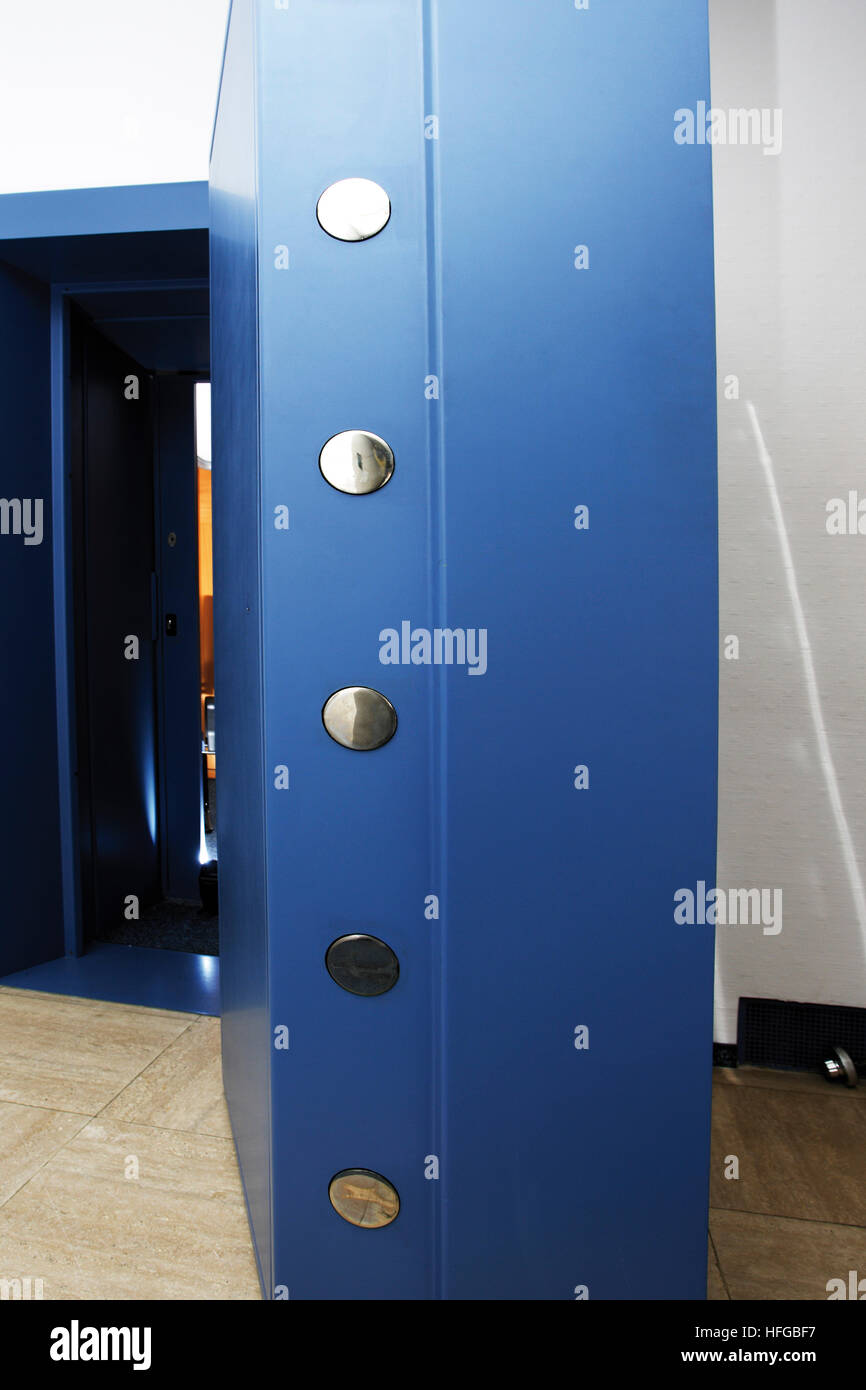 Heavy safe door, opened Stock Photo - Alamy