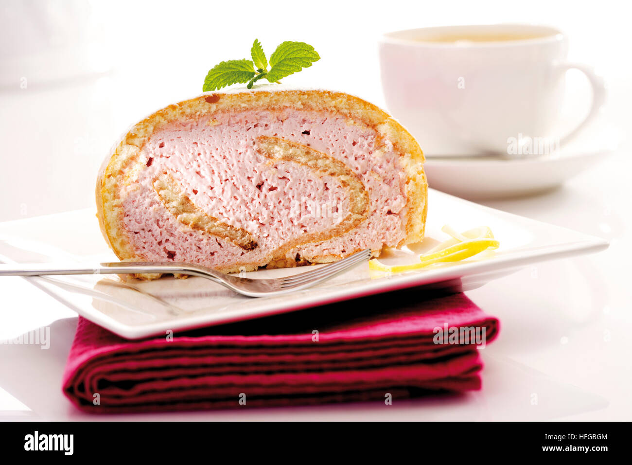 Strawberry spongecake roll Stock Photo - Alamy