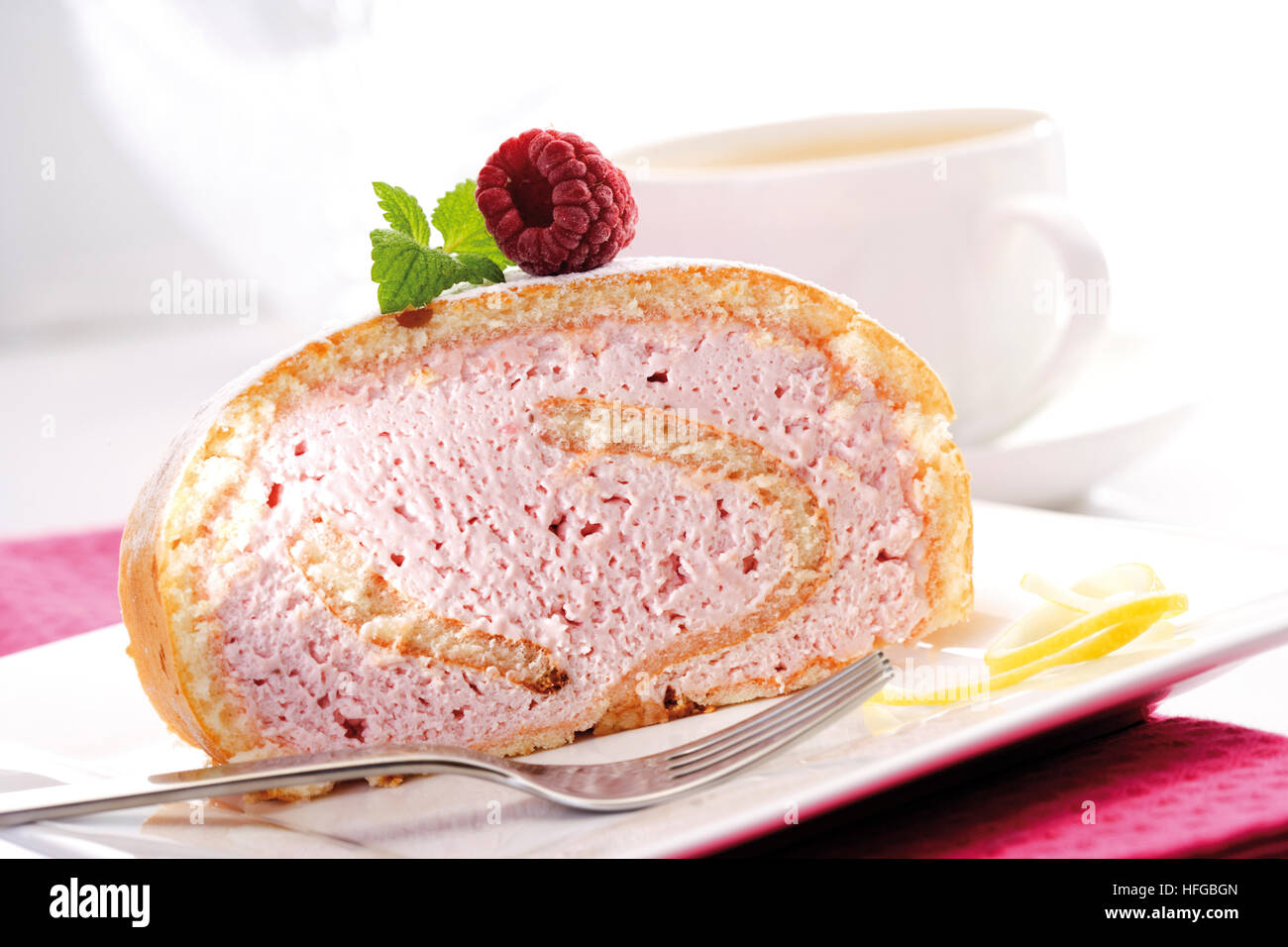 Spongecake roll hi-res stock photography and images - Alamy