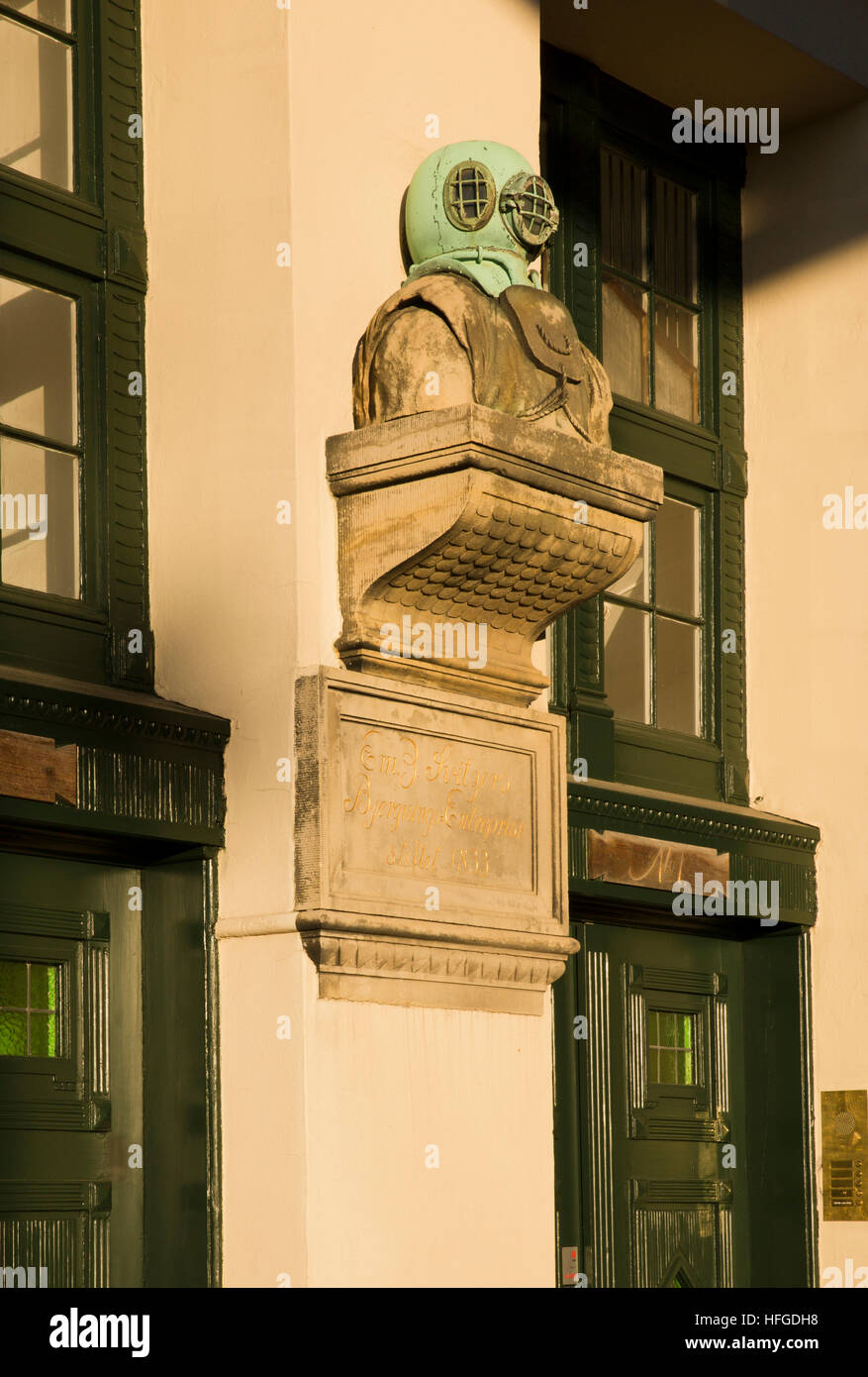 Denmark, Copenhagen, Nyhavn, 1833 Diving Helmet monument to Em. Z ...