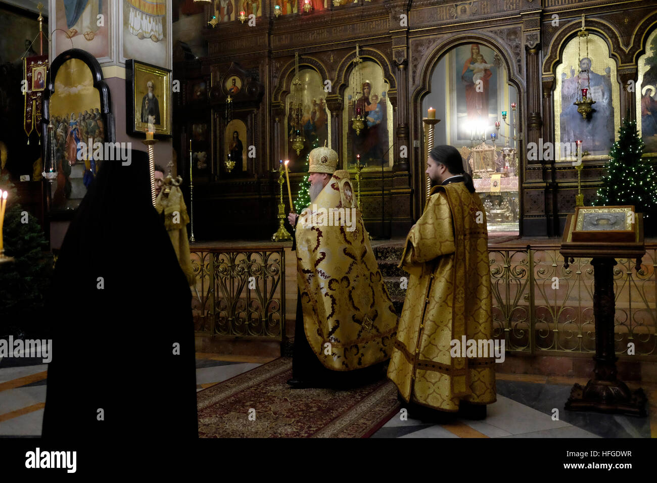 Priest russian orthodox church hi-res stock photography and images - Alamy