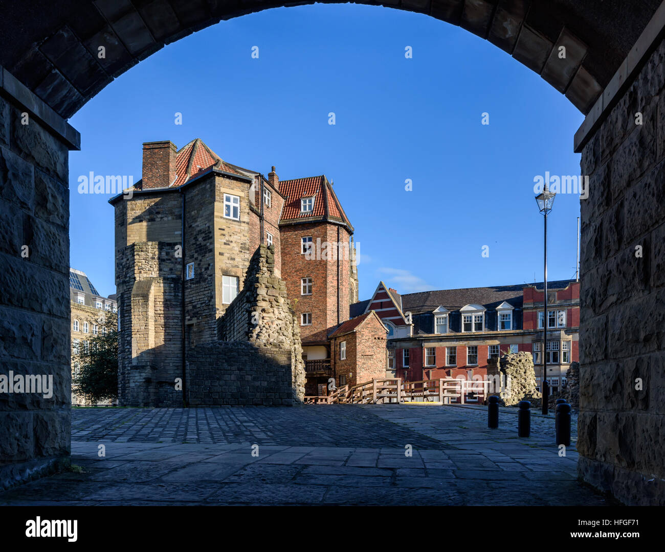 Old black gate hi-res stock photography and images - Alamy