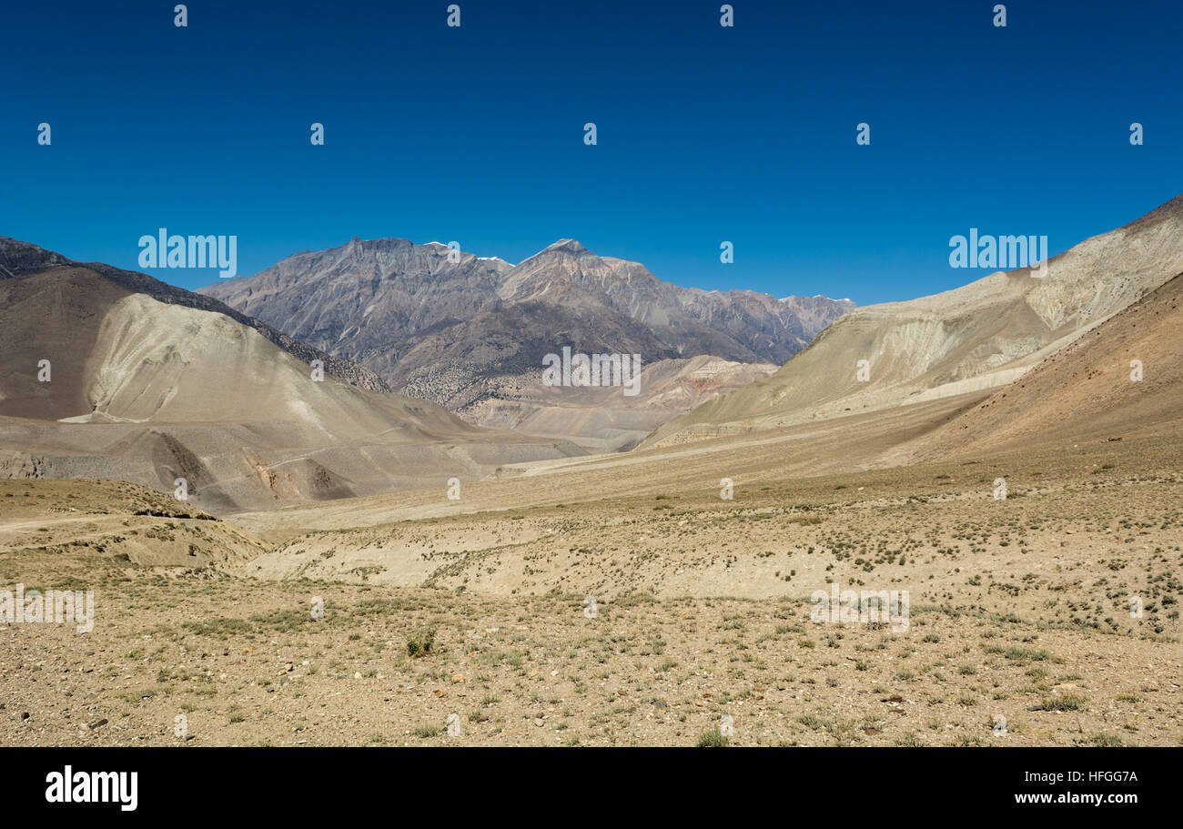 Arid mountain wasteland Stock Photo - Alamy