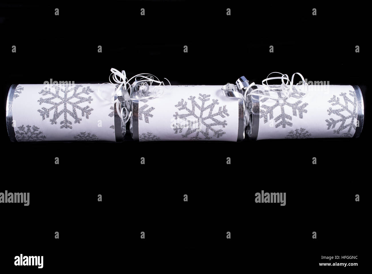 Silver christmas cracker hi-res stock photography and images - Alamy
