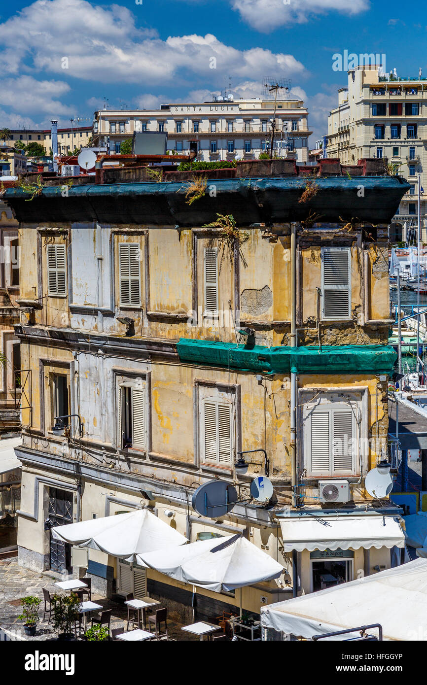 Crumbling architecture hi-res stock photography and images - Alamy