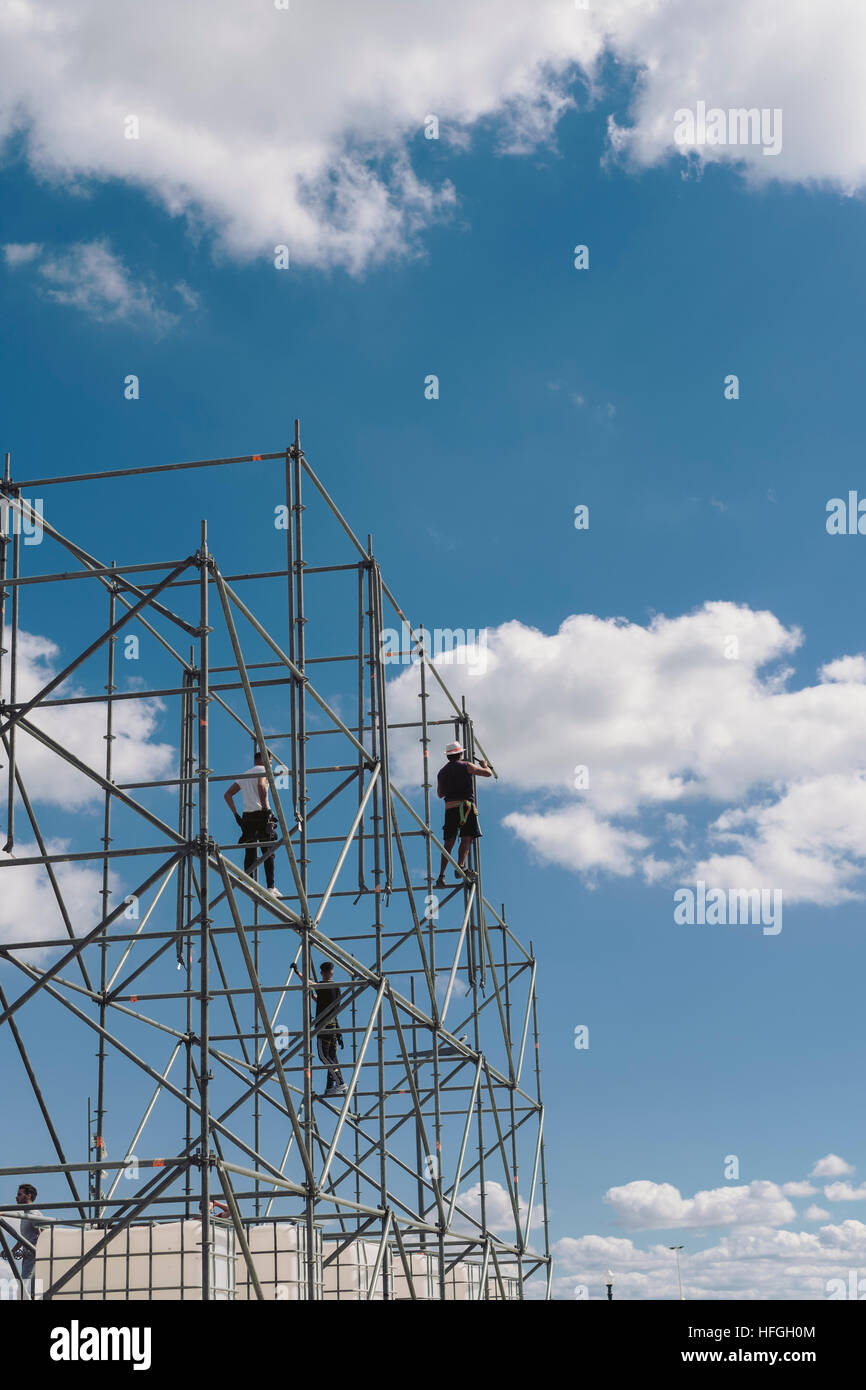 Men on a scaffolding Stock Photo - Alamy