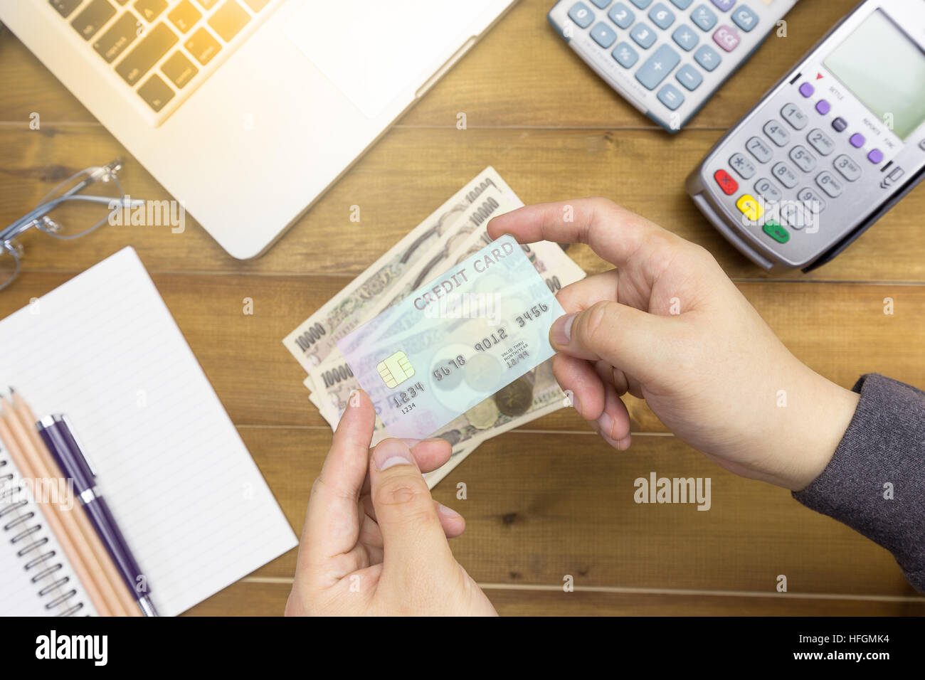 Japanese cash cashier hi-res stock photography and images - Alamy