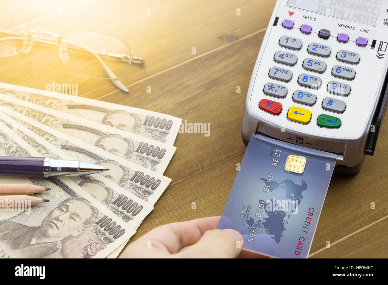 Japanese cash cashier hi-res stock photography and images - Alamy