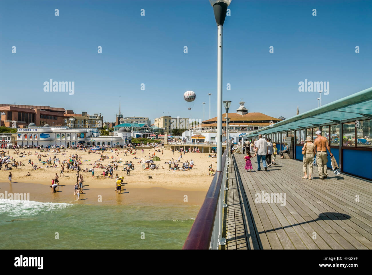 Uk beach resort hi-res stock photography and images - Alamy