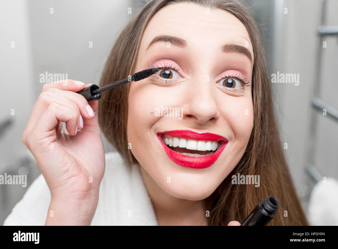 Woman painting eyelashes Stock Photo - Alamy