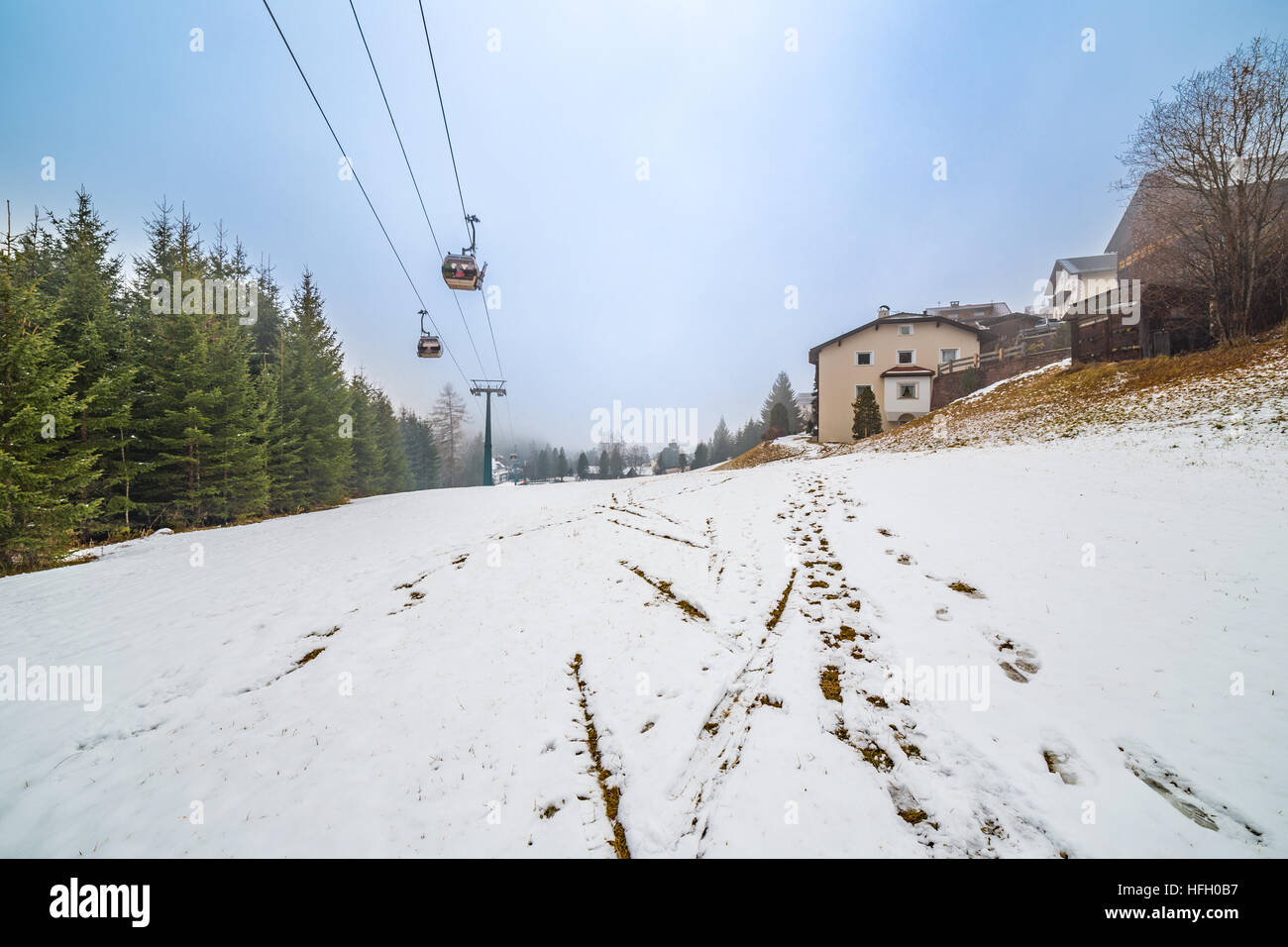 Covered pathway hi-res stock photography and images - Alamy