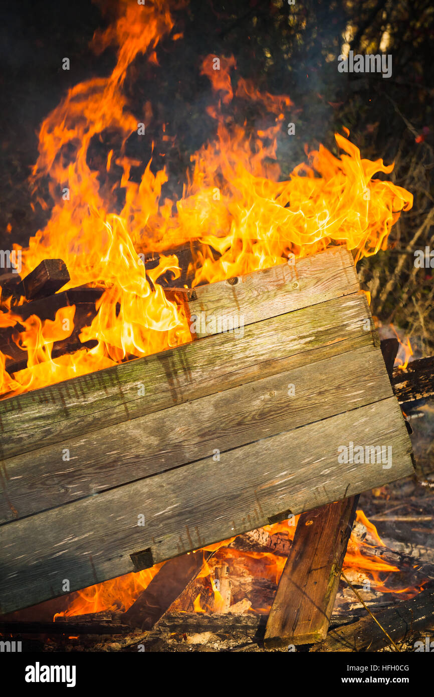 Close-up photo of burning wooden boxes in big bonfire Stock Photo - Alamy