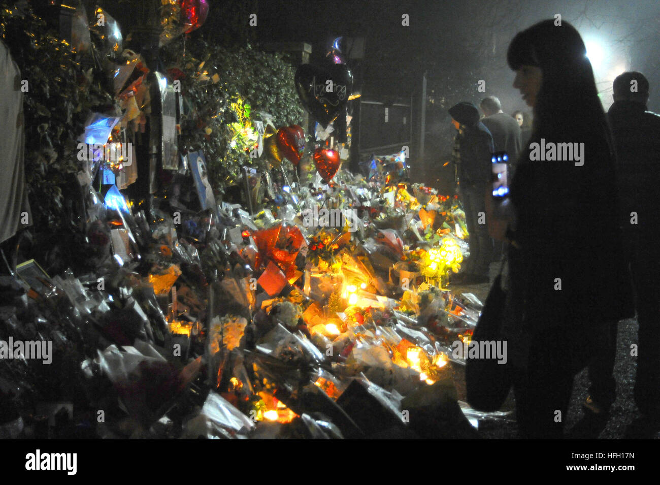 George Michael House Highgate Fans Turn The Gate OnTo a Shrine Friday ...