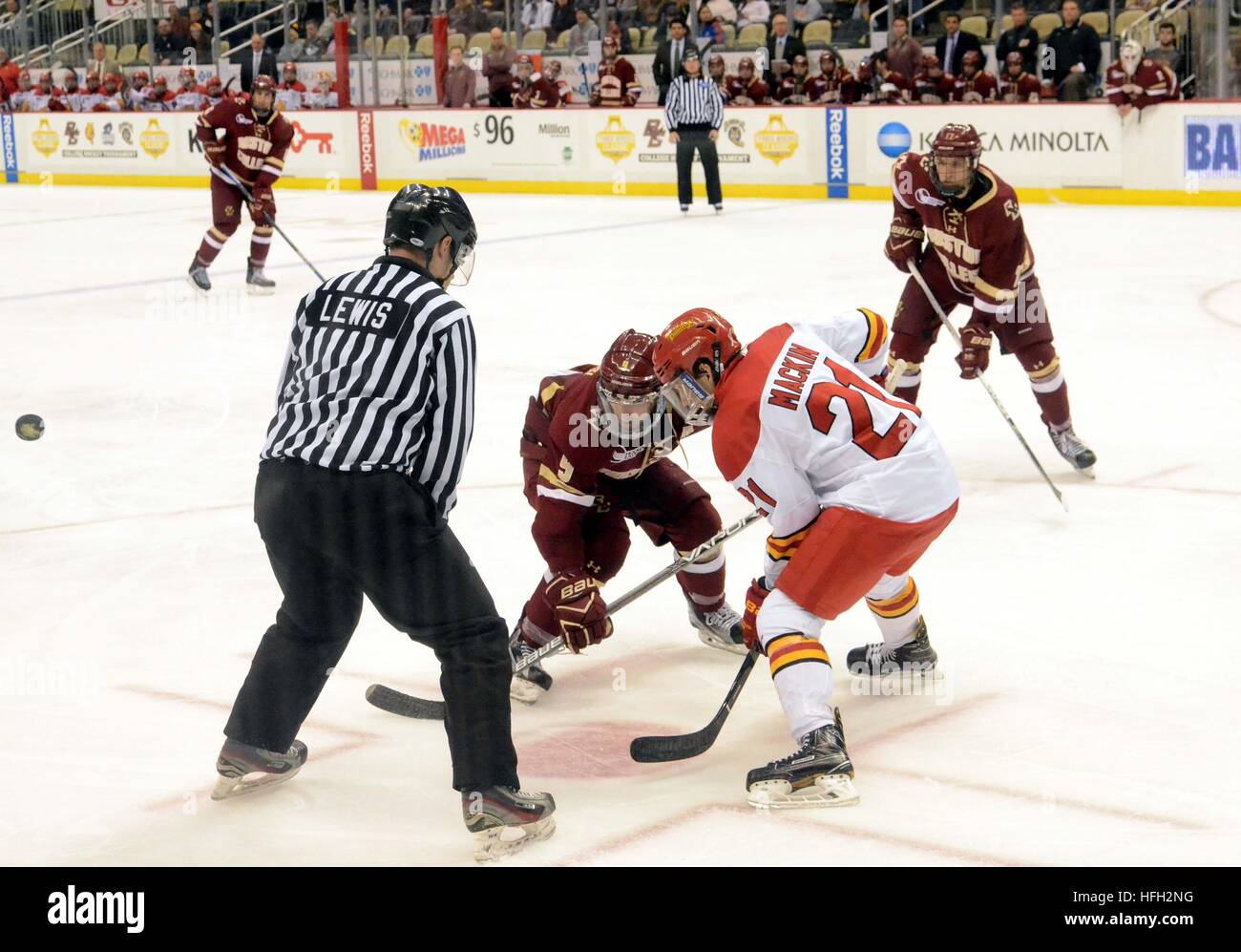 Faceoff circle hi-res stock photography and images - Alamy