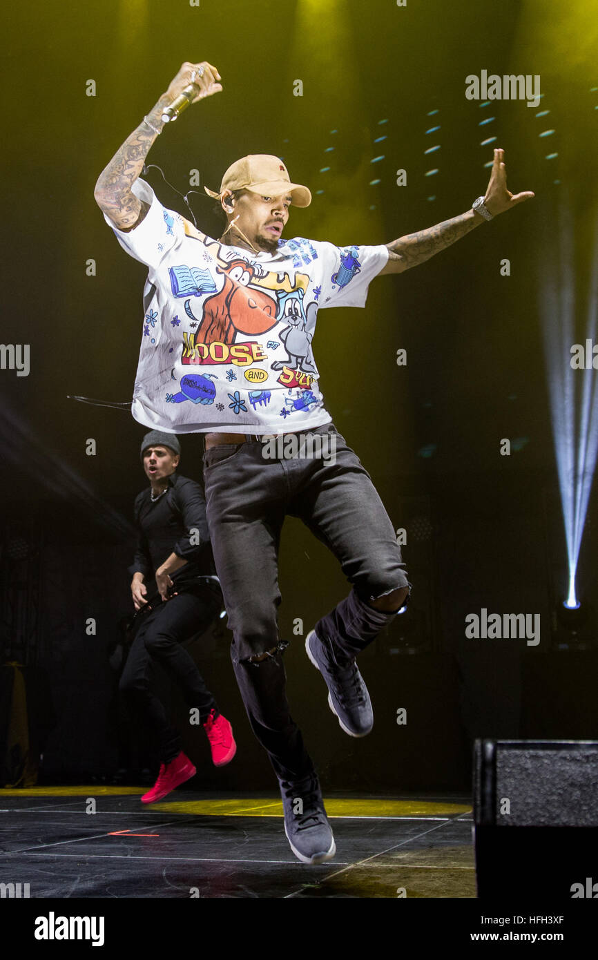 Chicago, Illinois, USA. 30th Dec, 2016. Singer CHRIS BROWN performs ...