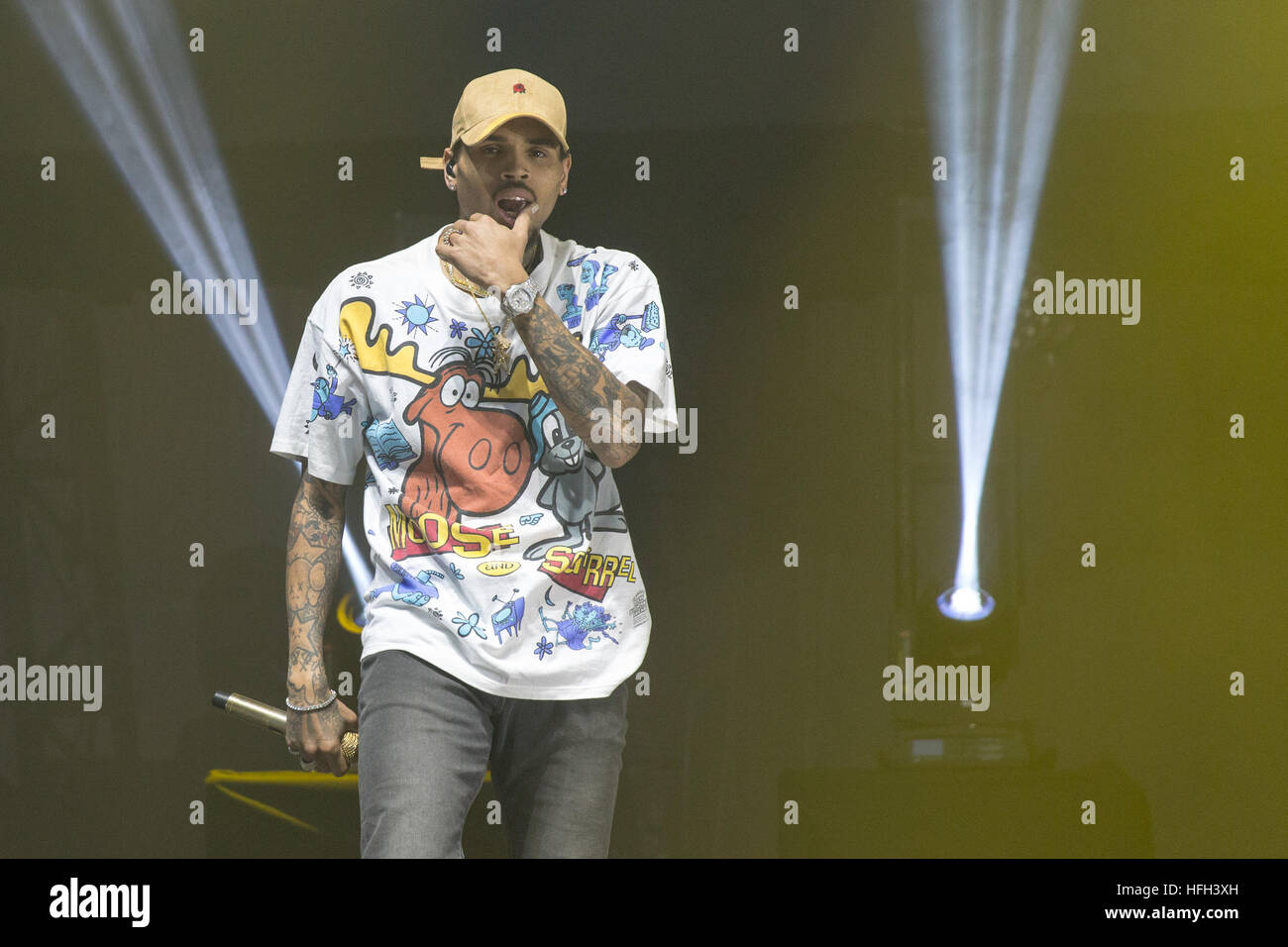 Chicago, Illinois, USA. 30th Dec, 2016. Singer CHRIS BROWN performs ...