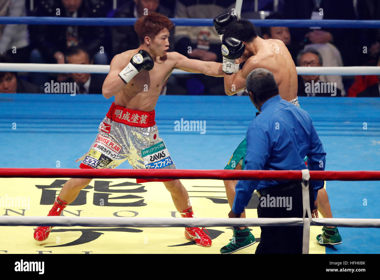 Ariake Coliseum, Tokyo, Japan. 30th Dec, 2016. (L-R) Naoya Inoue, Kohei ...
