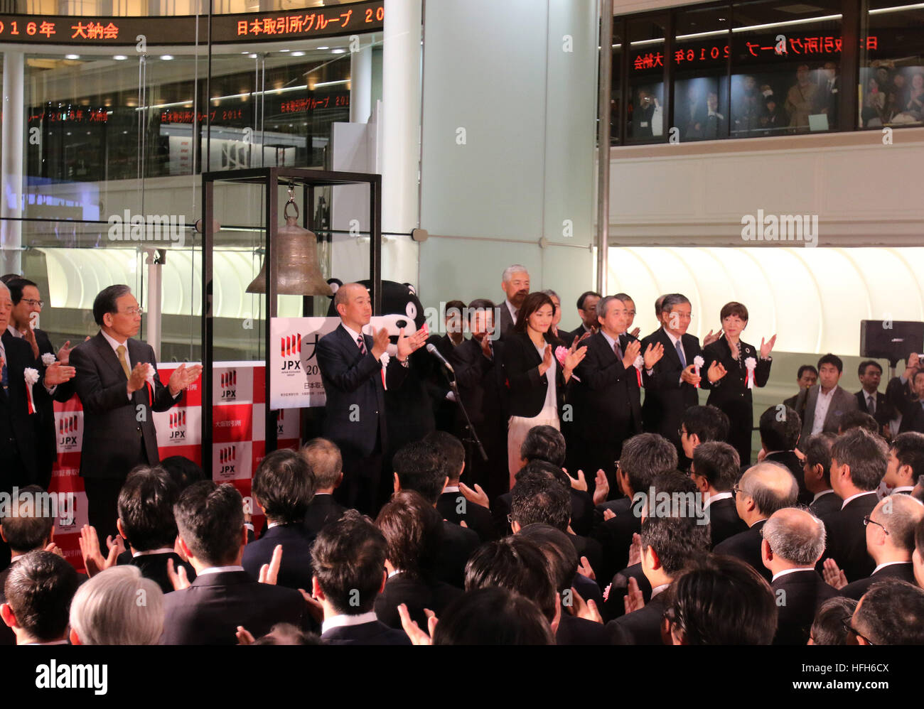 Tokyo, Japan. 30th Dec, 2016. Japan Exchange Group members clap their ...